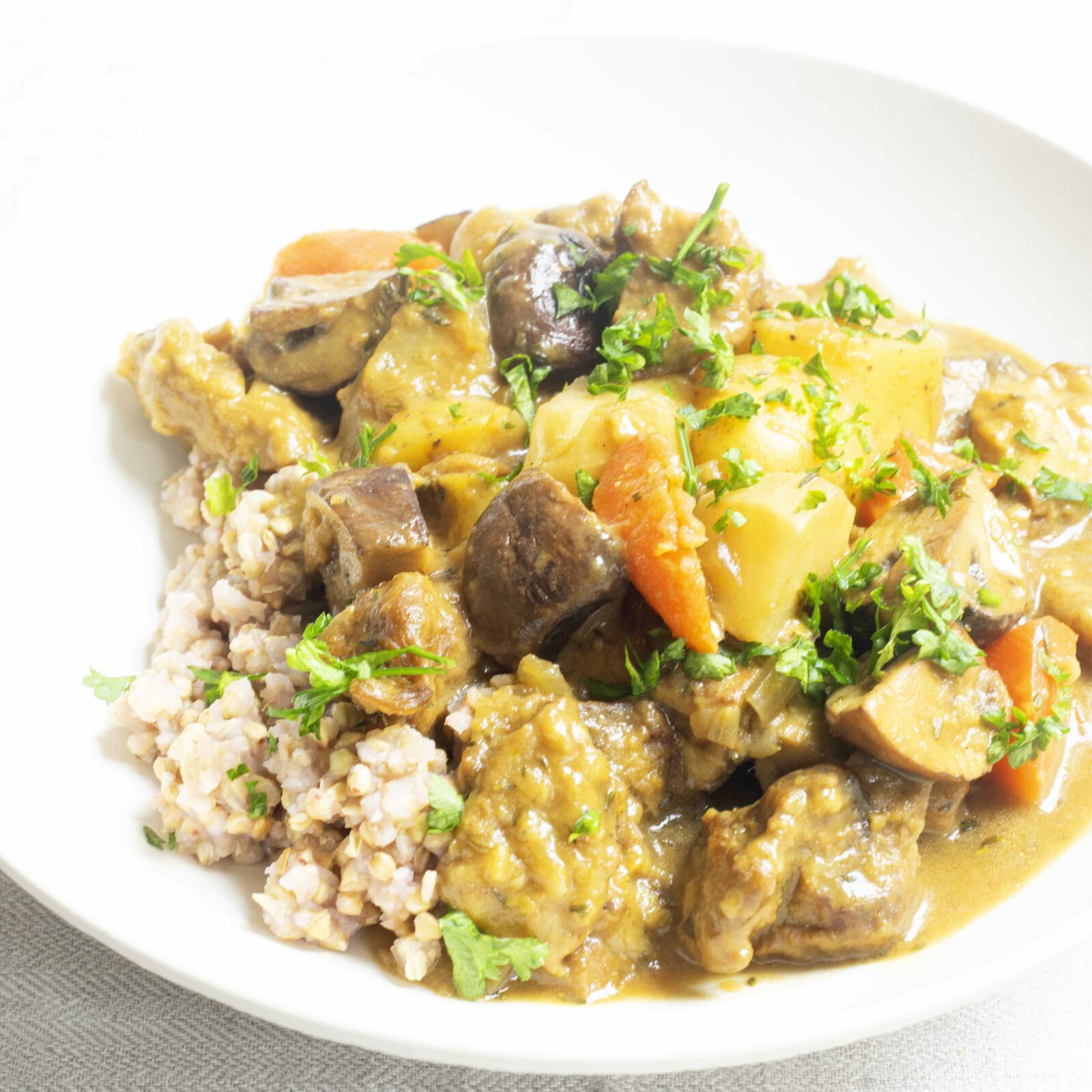 Stoofpot met MAYA Seitan Fritti, champignon en aardpeer en kasha - Maya